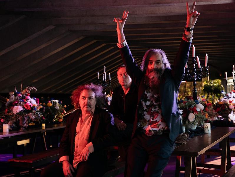 Dirty Three announces first new album in 12 years, Love Changes ...